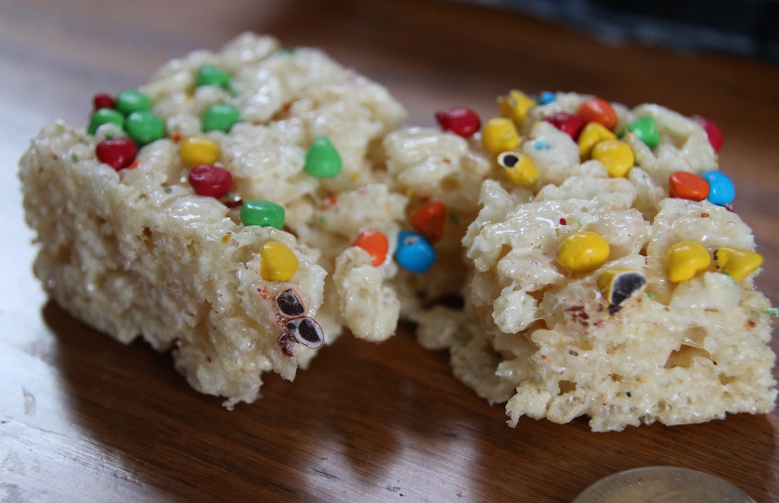 Review: Kellogg’s Batman vs. Superman Rice Krispies Treats - Cerealously